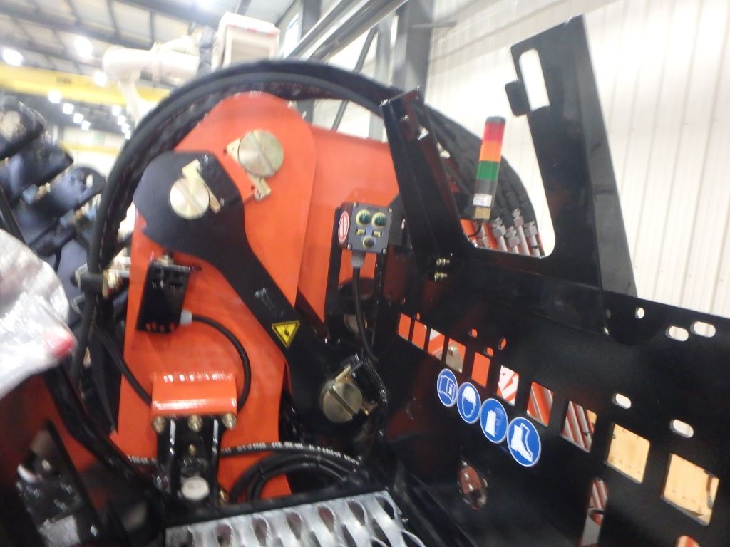 33.2-Ton Crane Atlas 3E-A7 - Irving Equipment