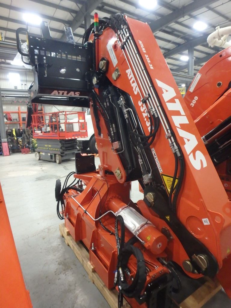 33.2-Ton Crane Atlas 3E-A7 - Irving Equipment